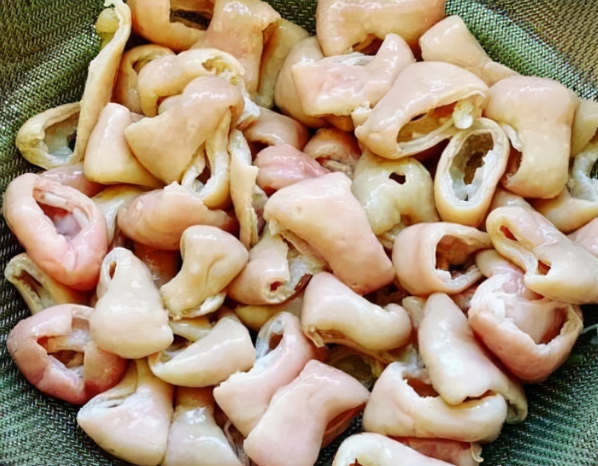 Doctors recommend to eat less of the 6 parts of pigs. The large ...