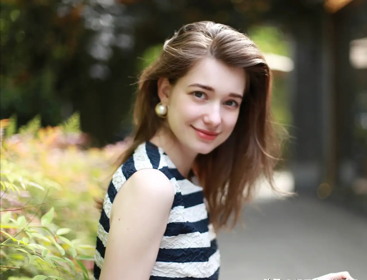 Belarusian girl's exquisite features, sweet smile - iNEWS