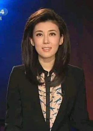 CCTV host Li Hong photo album - iNEWS