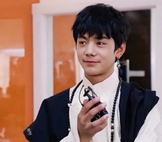 Ding Zhen has more and more superstar fandom!Wearing Tibetan clothes on ...