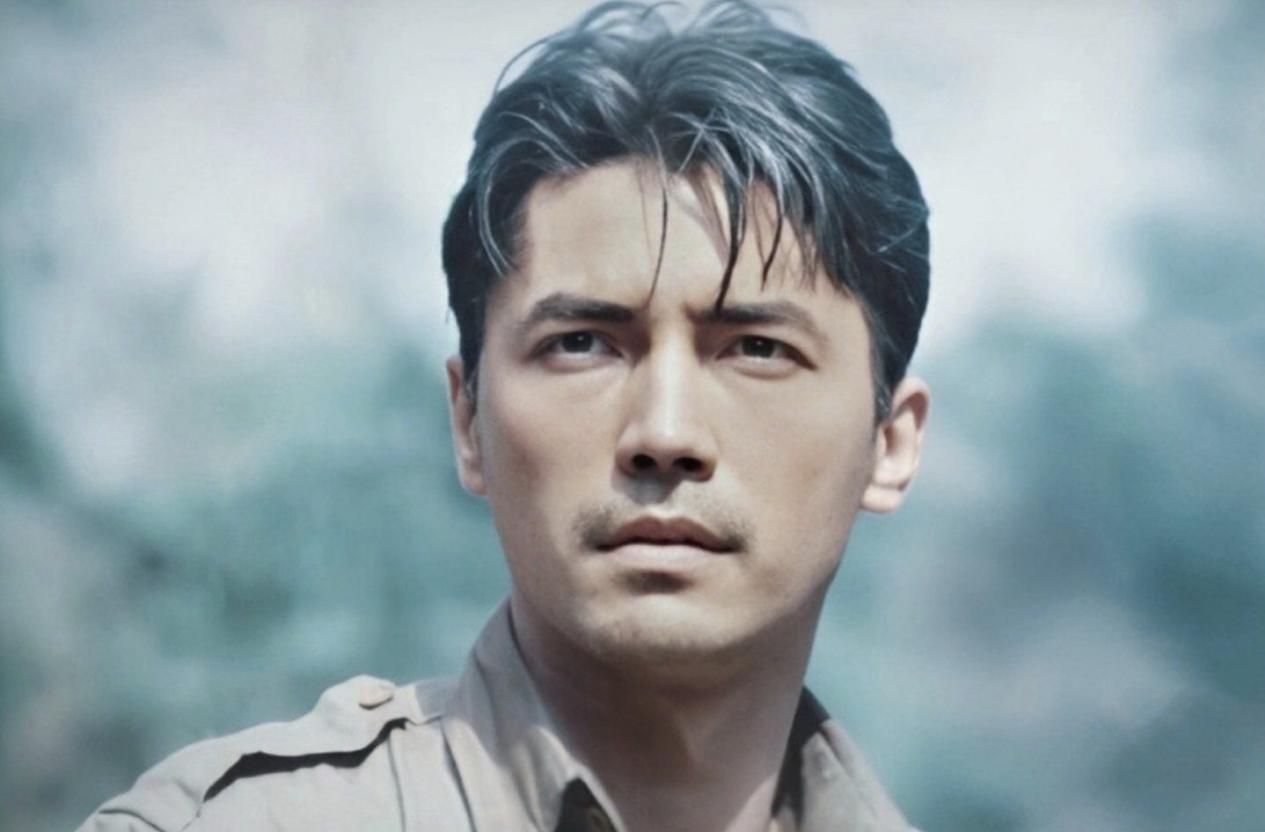 The harsh life of the handsome male god Zunlong is filled with ...