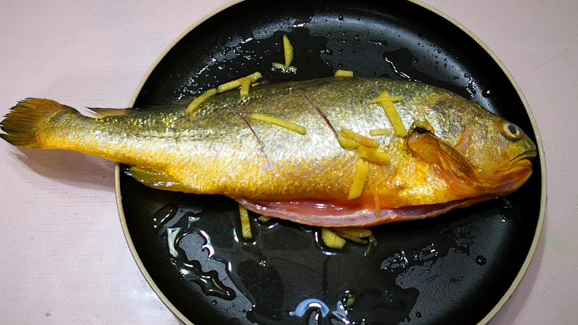 After autumn, eat this fish more, it will have less thorns, tender meat ...
