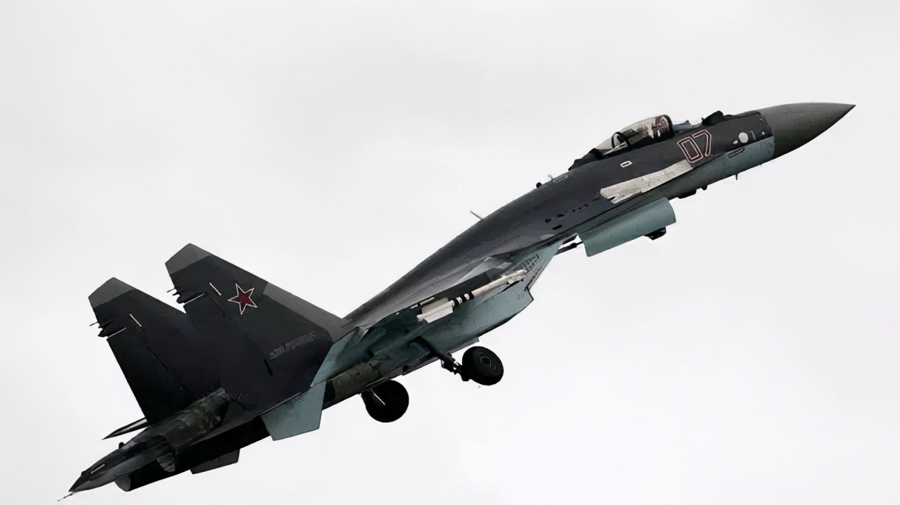 Relying on the excellent performance of the engine, the Su-35 fighter ...