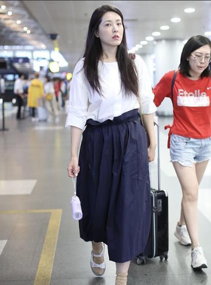 Zeng Li is worthy of being a Chinese opera school girl. The 44-year-old ...