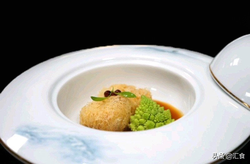 Steamed abalone with passion fruit, crispy sea cucumber with fresh ...