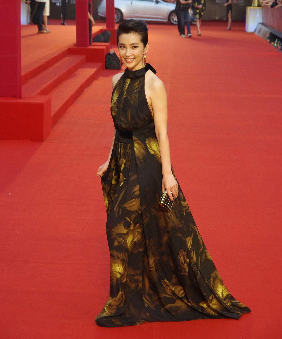 Li Bingbing's "hourglass" figure is too eye-catching, although he is ...