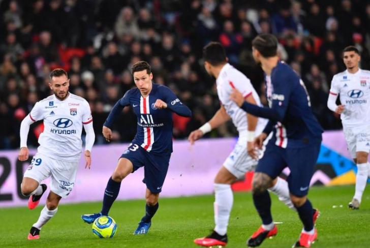 Heavenly King Noodles!Jay Chou and his wife appeared at the Paris game ...