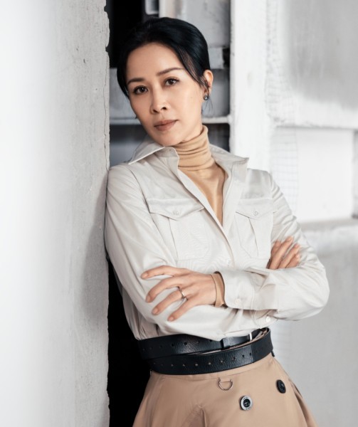 Wrote the divine song "Conquer" for his predecessor, Na Ying's bumpy ...