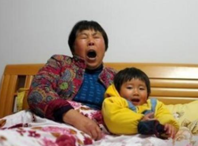 Grandma's "perfunctory" approach to the rise of the baby is not good ...