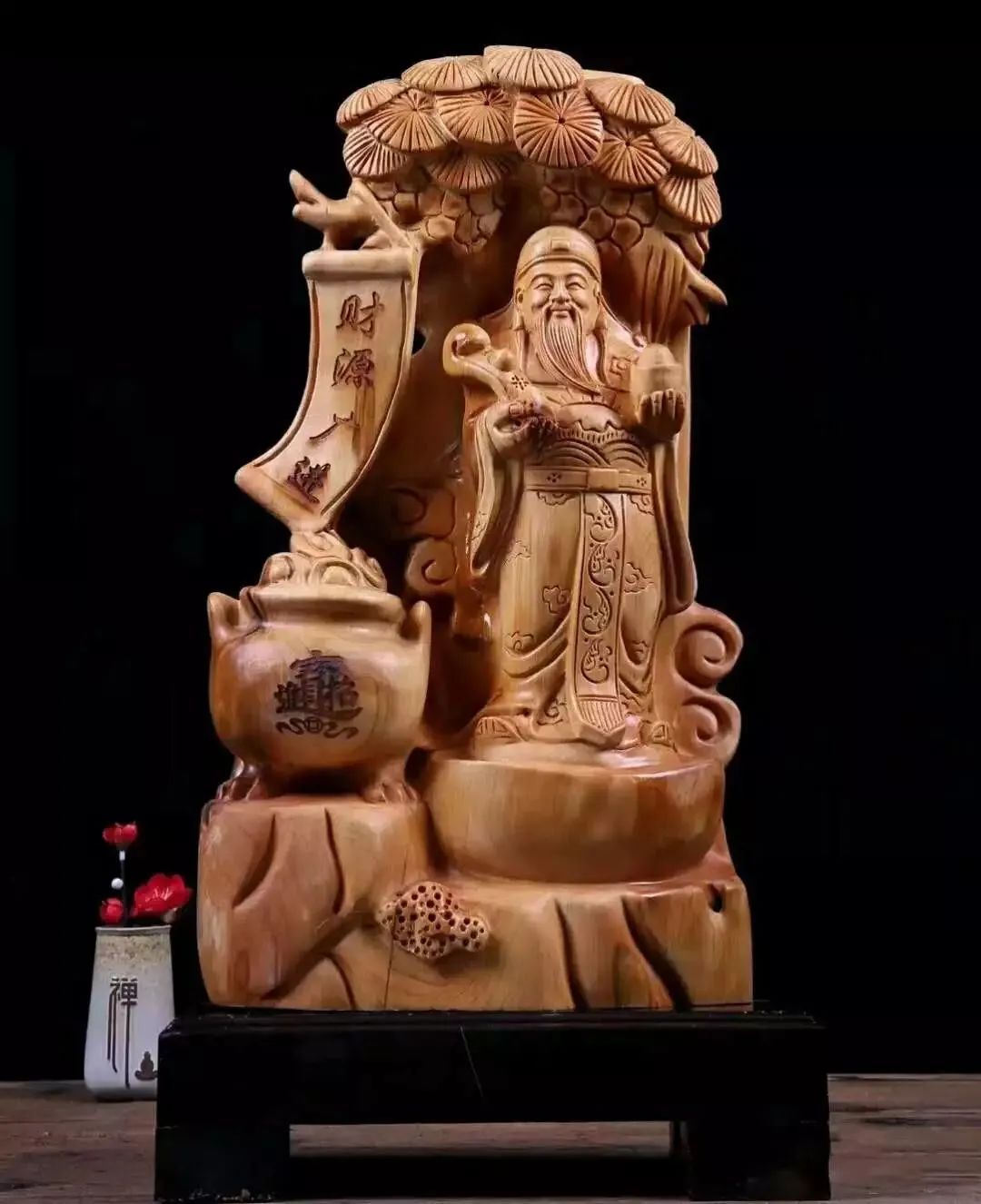 The root carving skills developed on the basis of wood carving are more ...