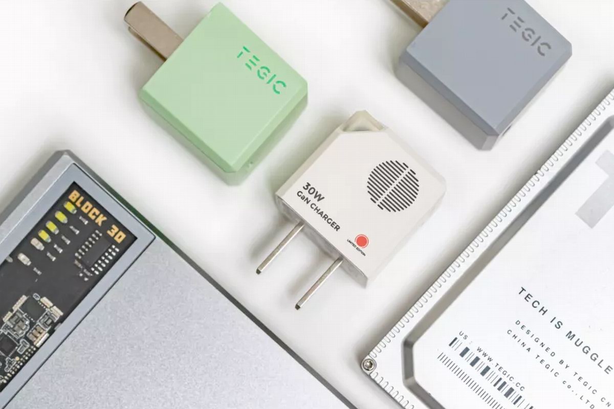 TEGIC launched a hard-core design mini charger, GaN solution 30W output, feeding iPhone13 - iNEWS