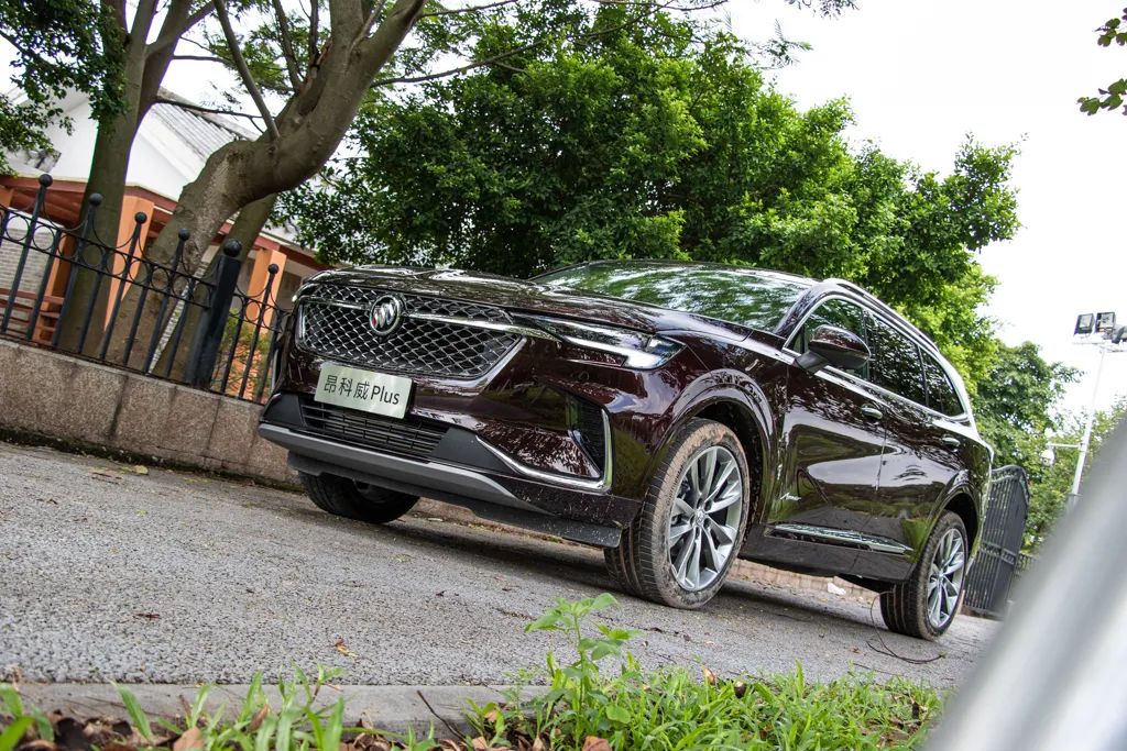 A marked value of 30,000?Test drive the Envision Plus Avenir five ...