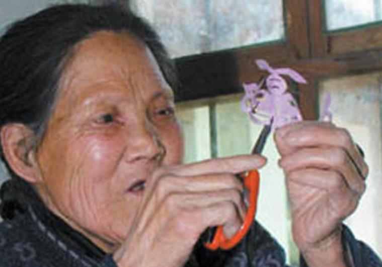 "Flower-cutting Lady" Ku Shulan: 4 years old married at 17 years old ...