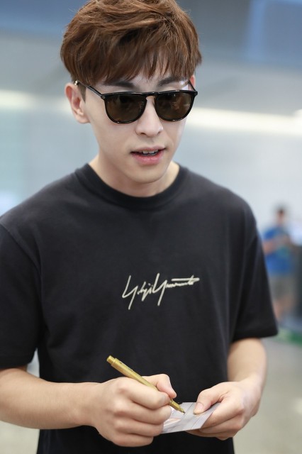 Entertainment Star News-Xiao Zhan, Li Qin, Deng Lun, Wang Bo, Liu Yifei ...