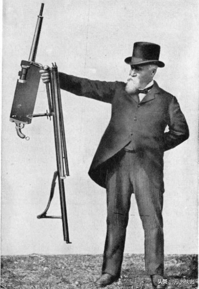 This machine gun is a bit "skinny", the lightweight Maxim machine gun ...