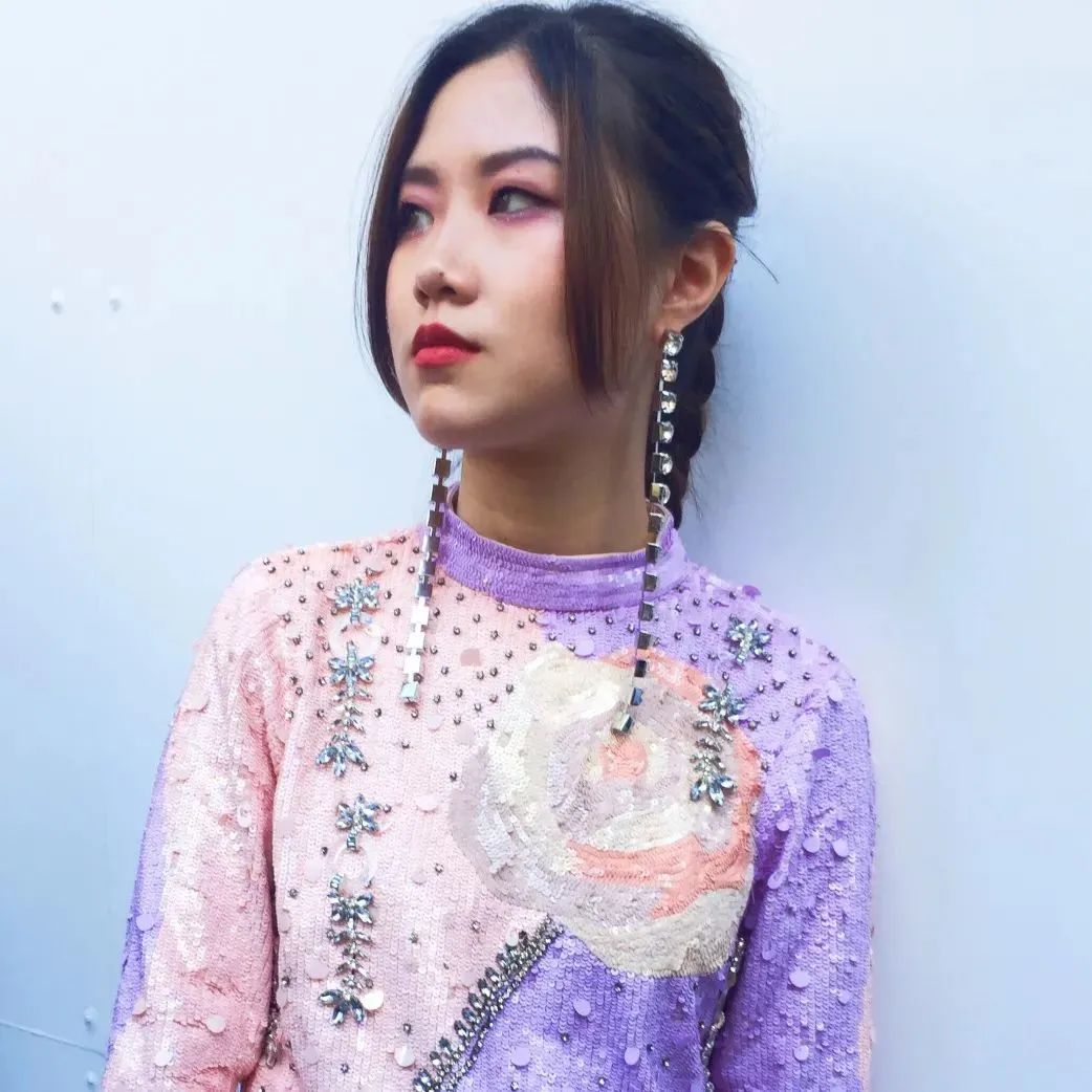 CHENG CHENG Cheng Cheng: Listen, the clothes are "singing" - iNEWS