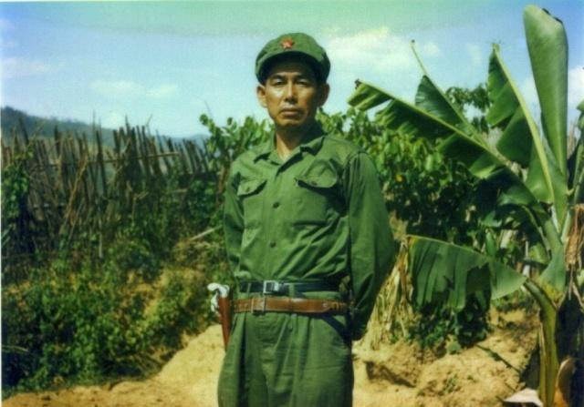 Peng Jiasheng, the hero of the Golden Triangle, raised his gun at the ...