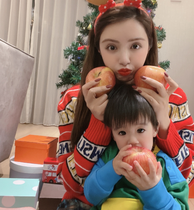 A recent photo of Jiang Chao's two-year-old son, his eyes are as big as ...