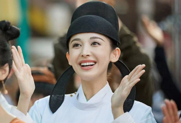 The actor in "The Wind Rise and Neon Clothes" caused controversy. The ...