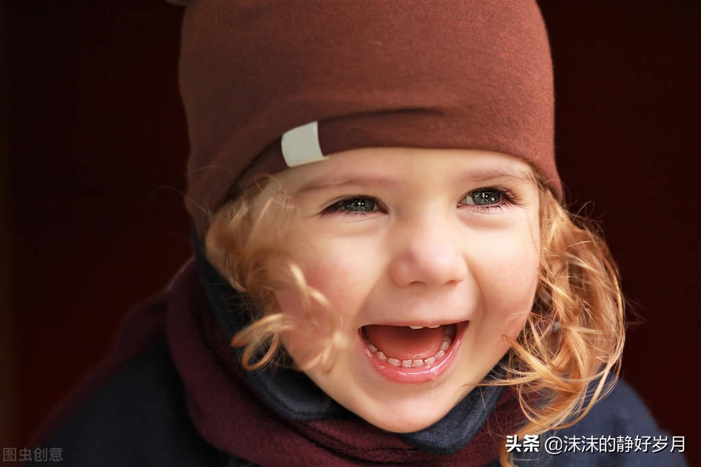 Didi da da, the baby is drooling again!Is he going to have teeth, or is ...