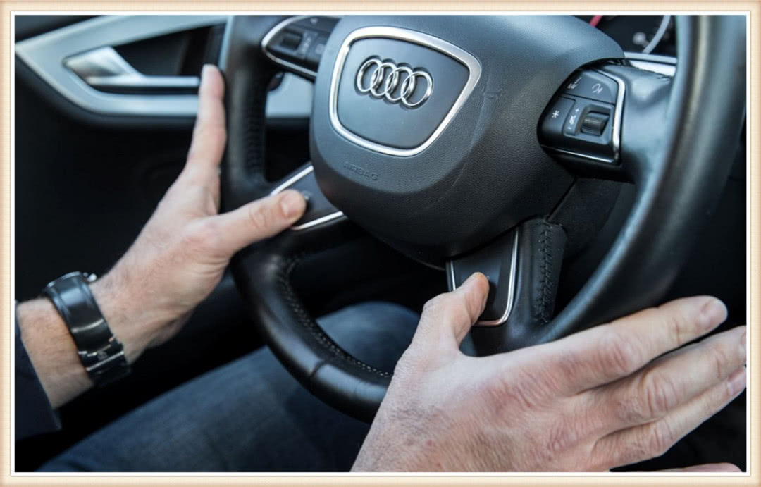 How to hold the steering wheel is safe, right at ten o'clock, many ...