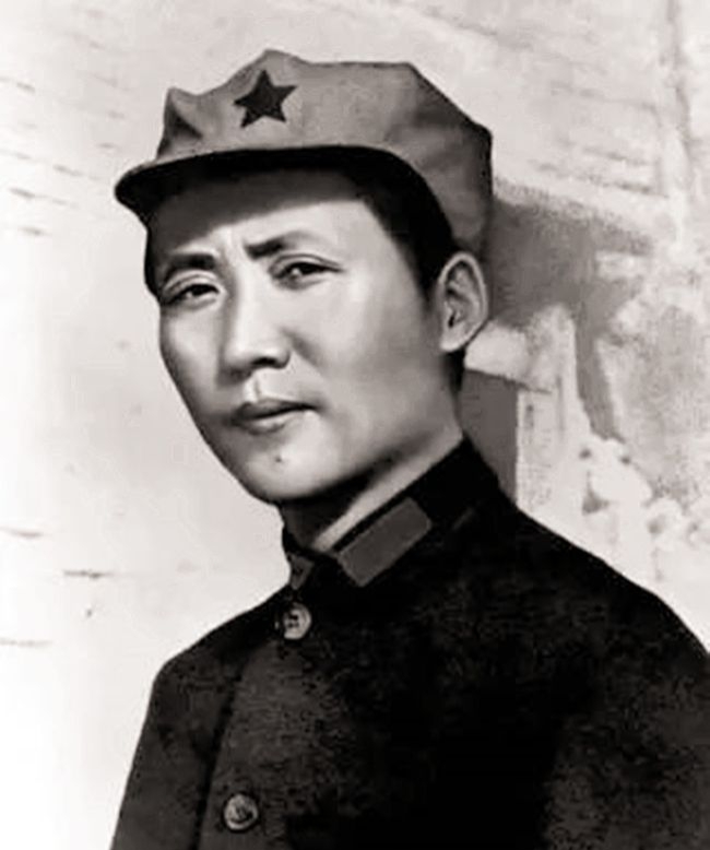 Yang Kaihui was shot and fell alive, and then refilled the gun. The ...