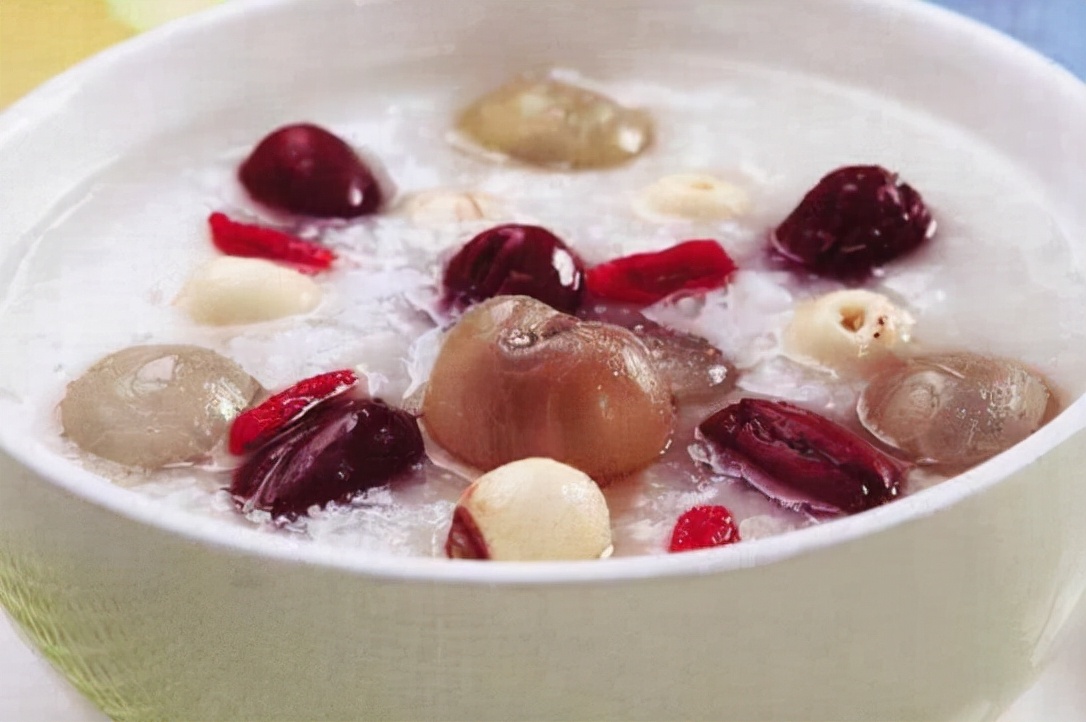 What are the benefits to the body if men drink "medium berry soaking in ...