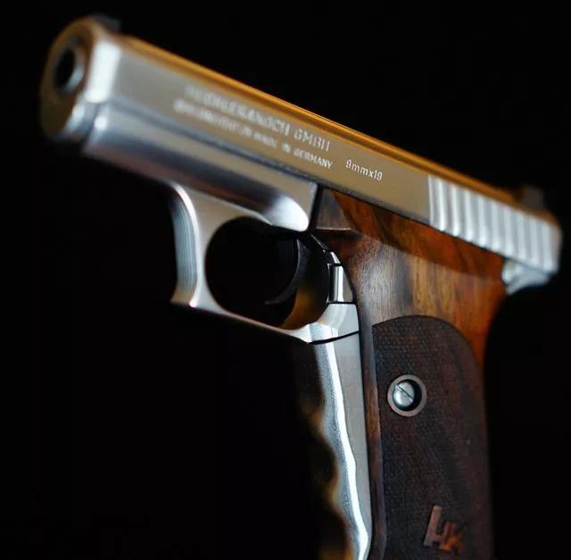 HK P7 pistol & HK USP pistol - iNEWS