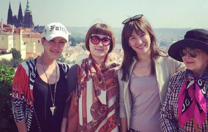 Coco Lee celebrated his mother's birthday in a luxury Hong Kong mansion ...