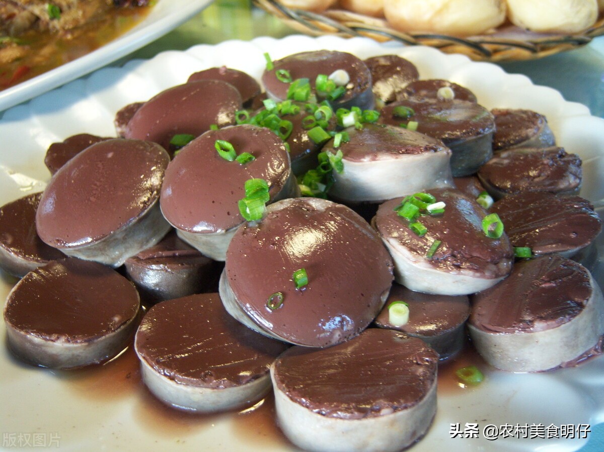 The method of making Guangxi smoked blood sausage is simple and easy to ...