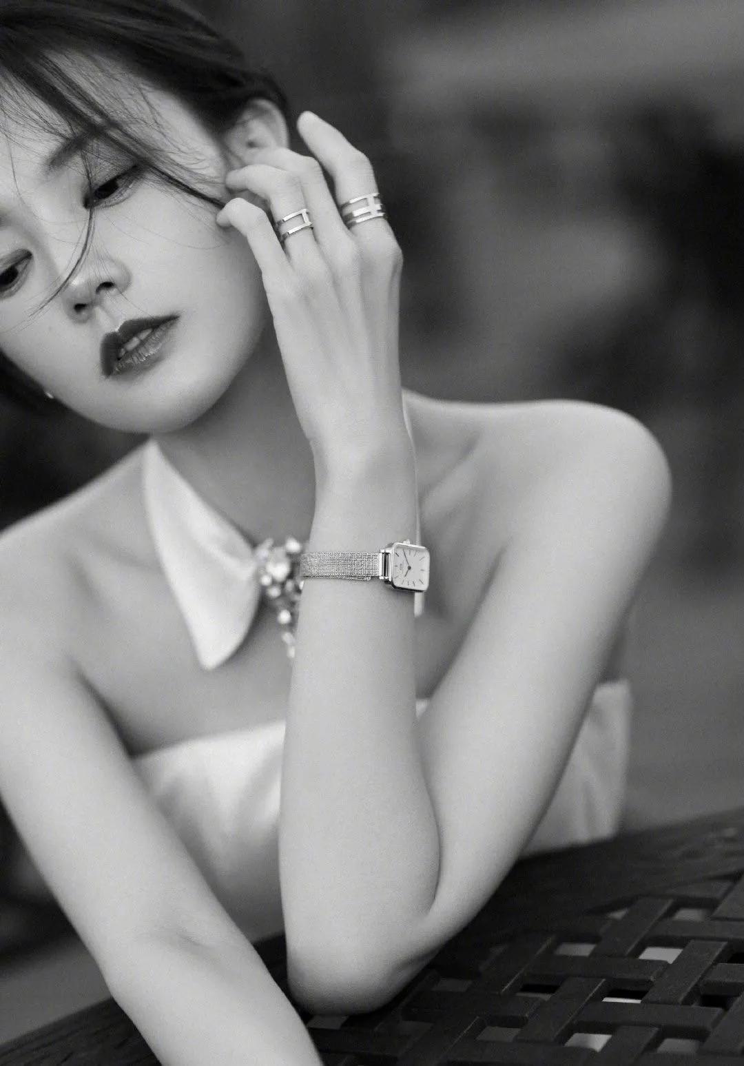 Wang Yibo picks up the Qing Palace Opera?Ouyang Nana is not easy to roll over?The reason for the ...