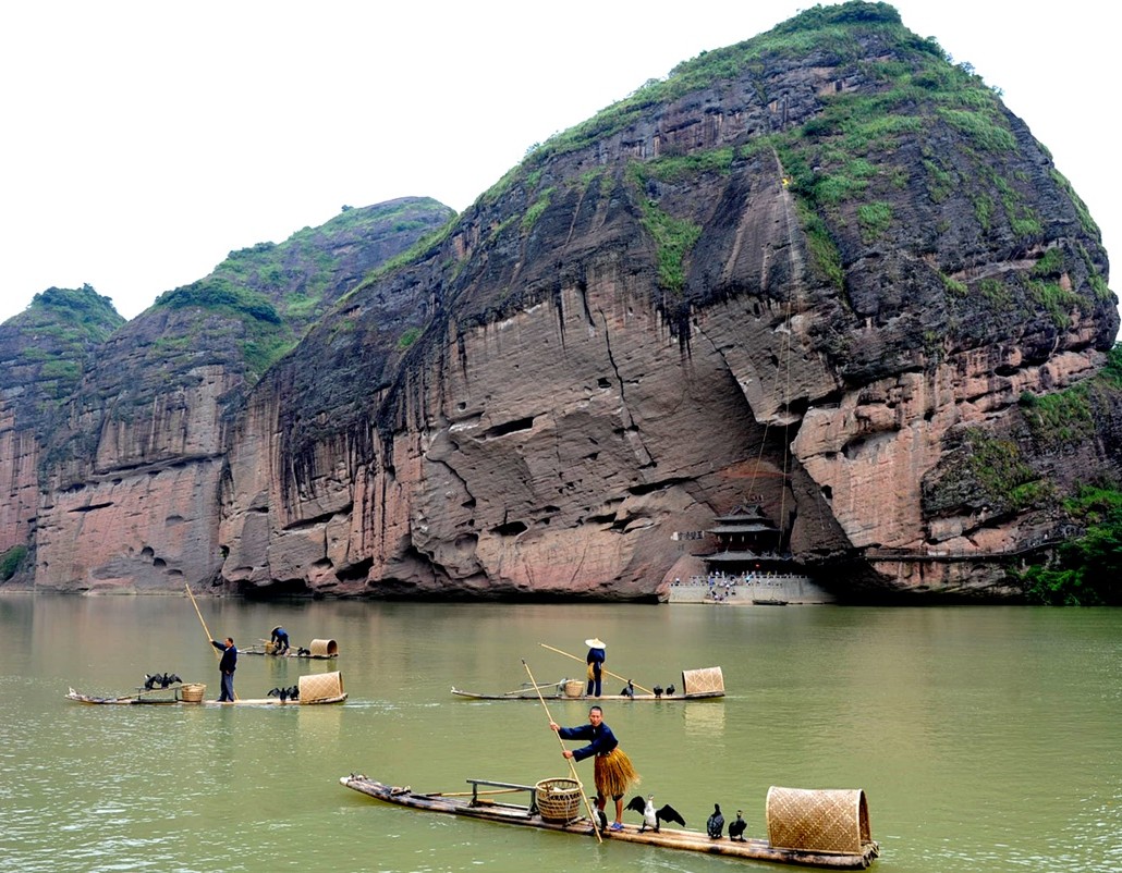 Dragon Tiger Mountain is a famous mountain of Taoism in China, where ...
