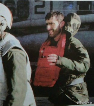 F16 is hit by a Run missile, how does the pilot escape? US military ...
