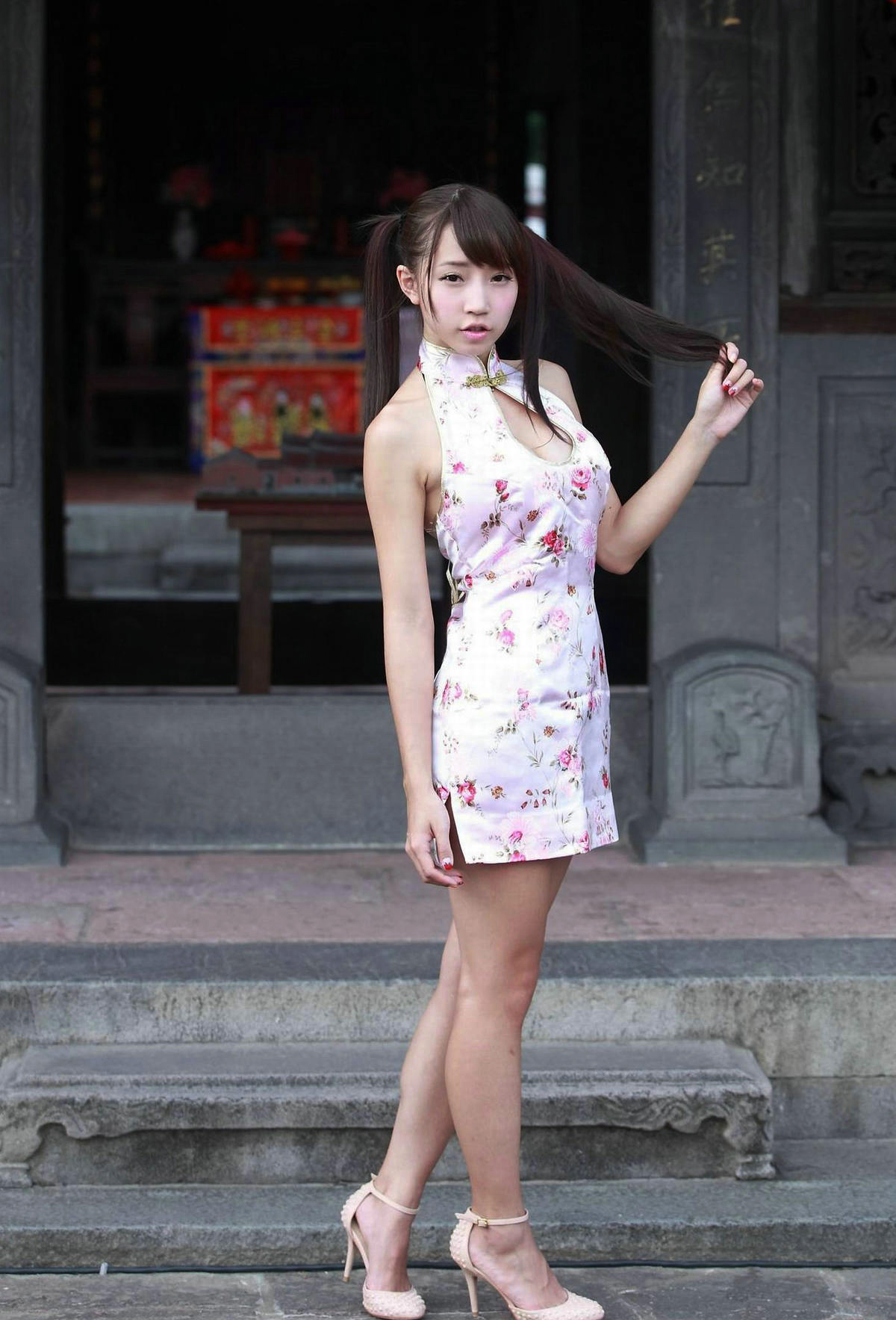 Cute little girl cheongsam - iNEWS