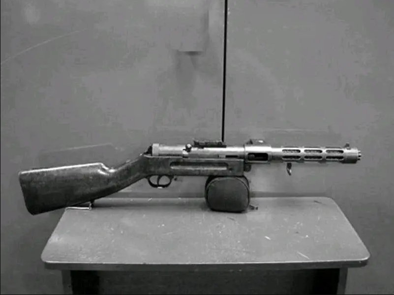Very rare submachine gun in Tallinn, Estonia - iNEWS