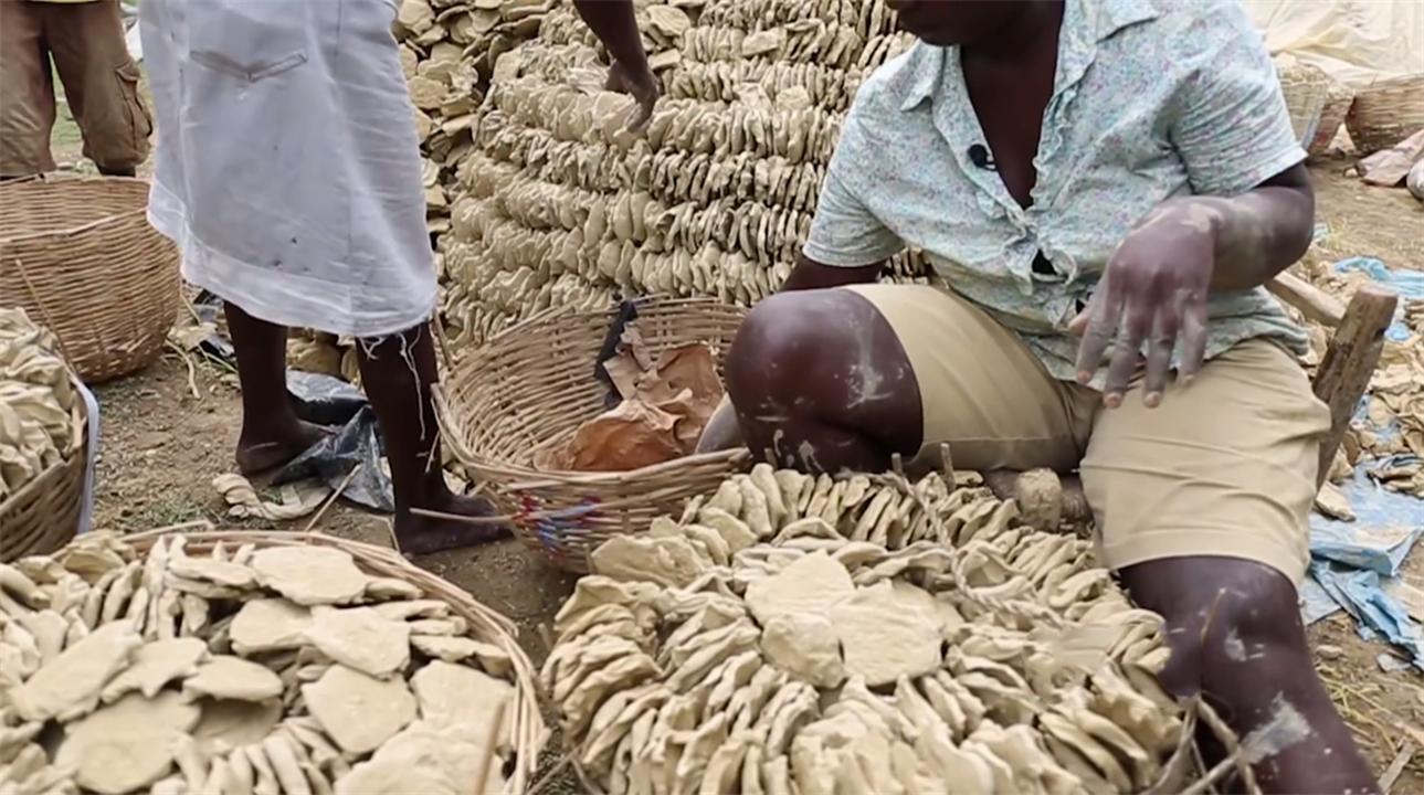 Can "eat dirt" really be hungry?Countries that live by eating mud also ...