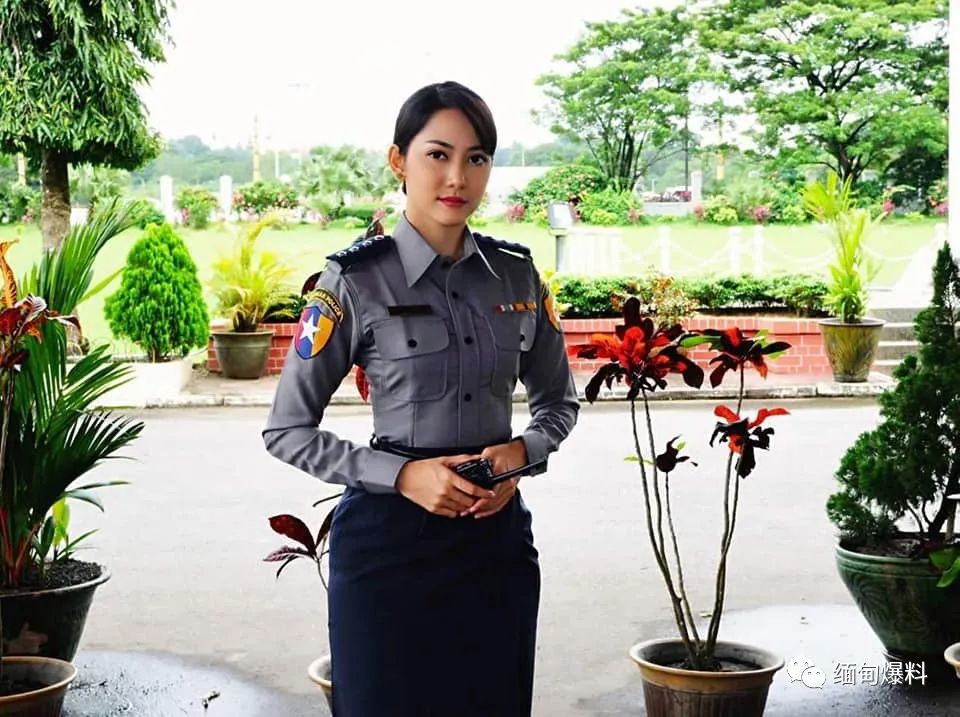 The Burmese policewoman is too cool, too sassy, too pretty! Netizens ...