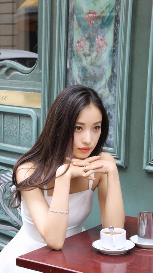 Ni Ni's private clothes are elegant and lightly familiar, how netizens ...