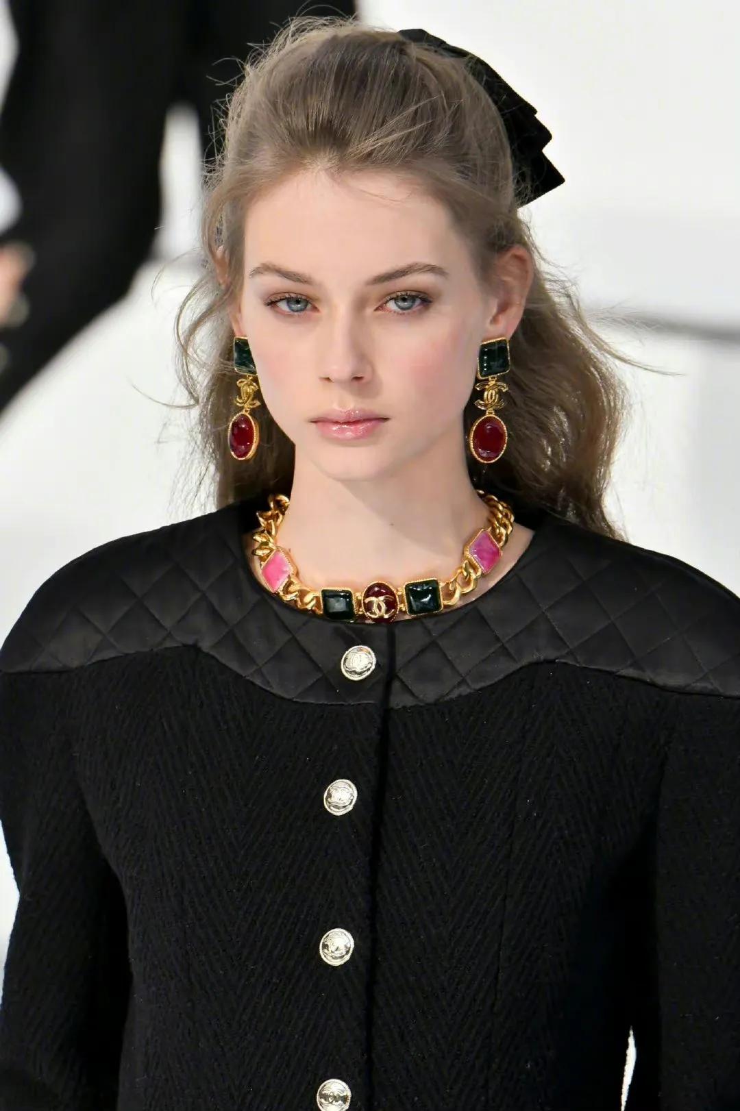 97 Dutch supermodel Lauren de Graaf crying beautifully - iNEWS