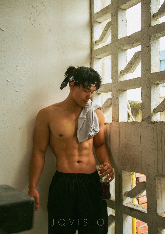 Brother Sunshine Zeng Haoran: Have a nice day alone - iNEWS