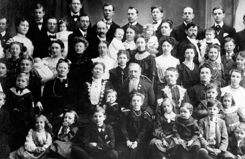 Polyandry Nepal: A country without the term "marriage loyalty" - iNEWS