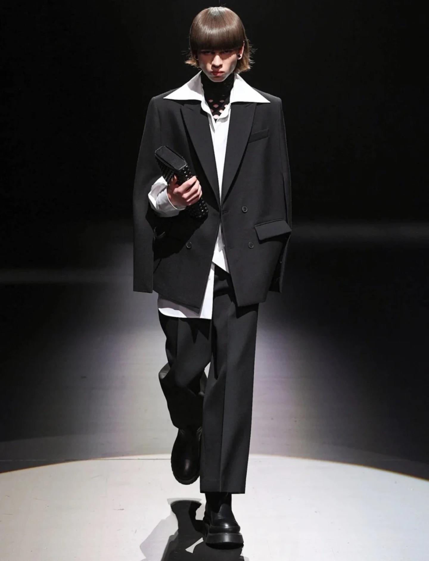 With heroic "genderless" outfits, you may be able to find a different ...