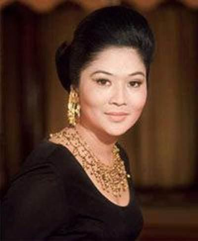 She used to be the first lady of the Philippines, manipulated the ...