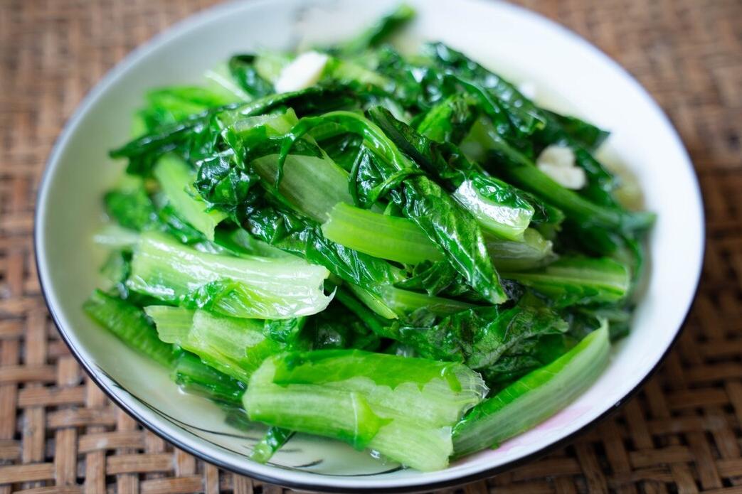 Stir-fried lettuce, if you want to not change color and not produce ...
