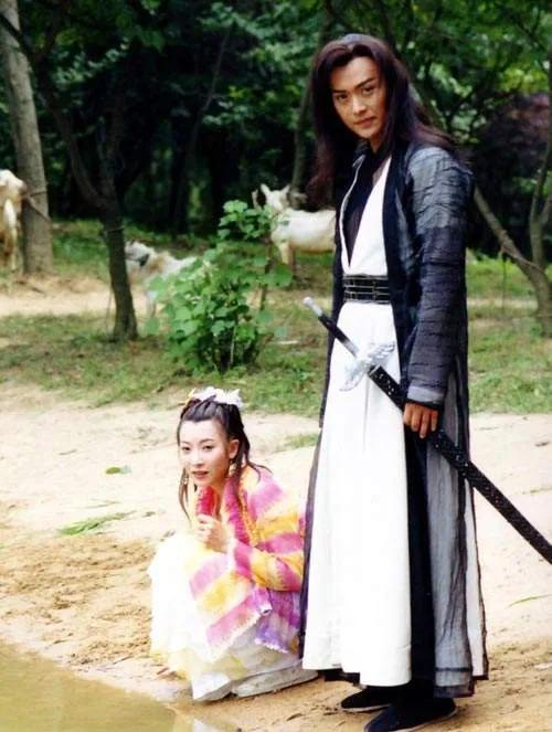 "Prince in Costume" Huang Haibing - iNEWS