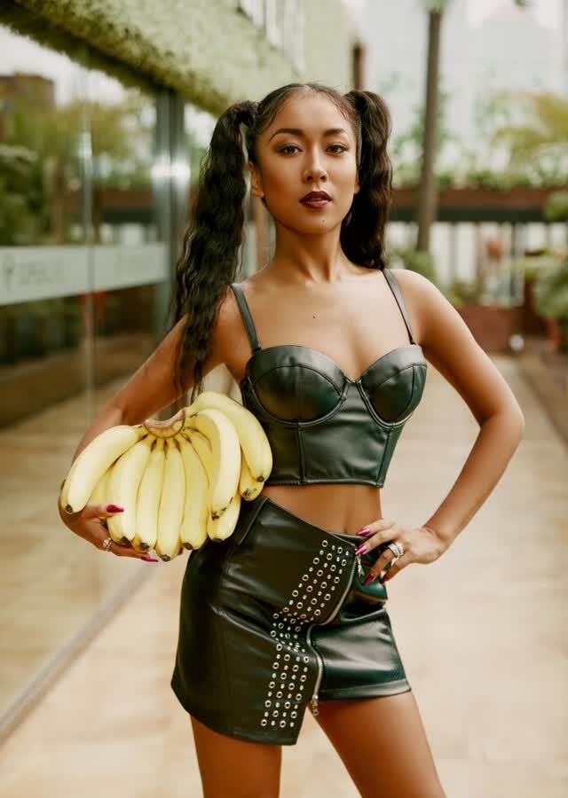 Jike Junyi: Black Sexy Beauty - iNEWS