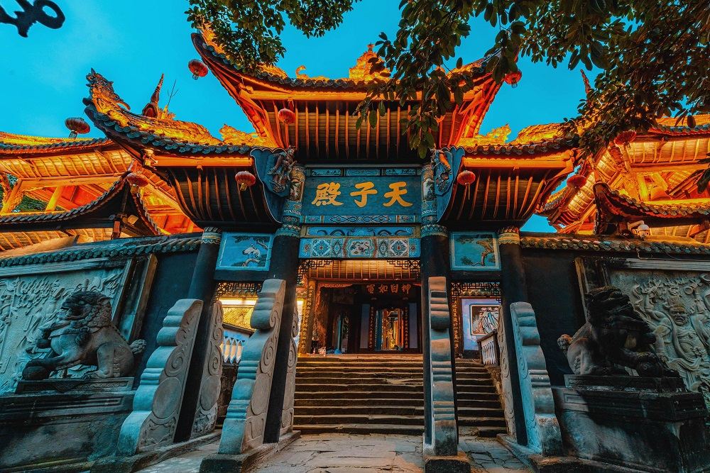 The legendary "Yin Cao Jifu" really exists. There are endless tourists ...