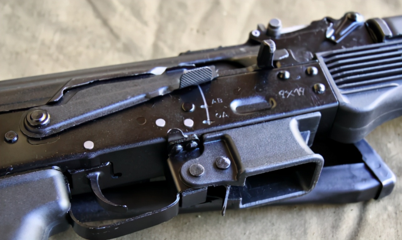 Kalashnikov submachine gun: the future survival gun for Russian air ...