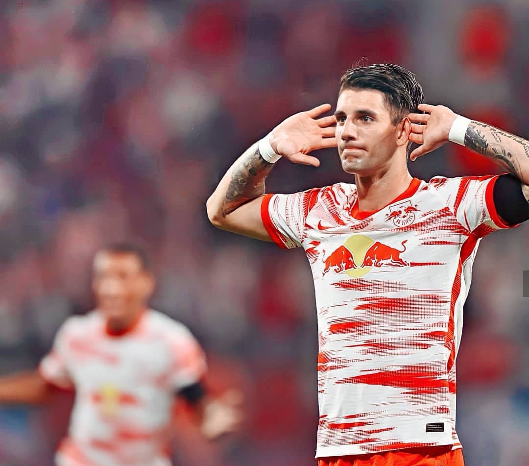 Bundesliga 4-0!Cristiano Ronaldo passes the shot, the 20-year-old ...