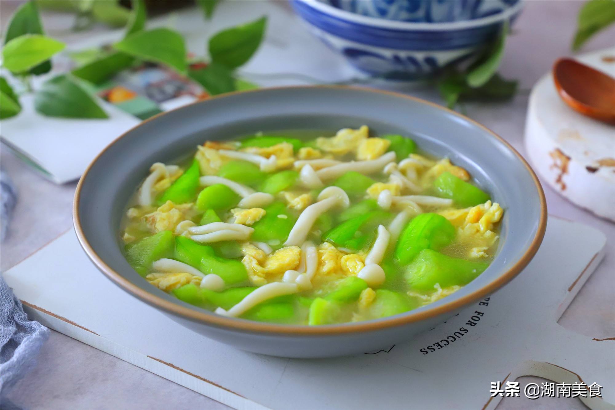 Super delicious loofah mushroom and egg soup, beautiful in color, fresh ...
